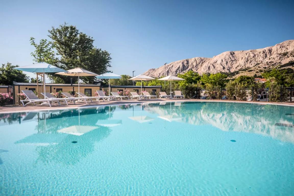 32 M² Caravan ∙ 2 Bedrooms ∙ 4 Guests - Baška