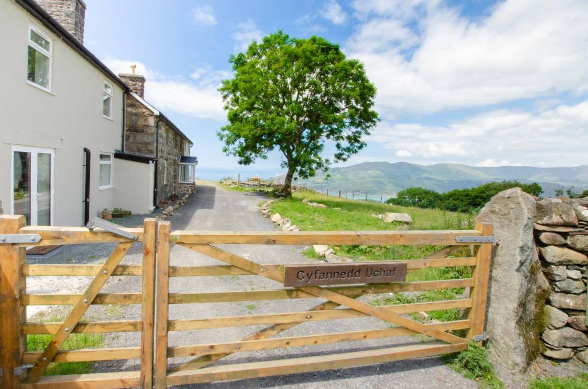 Cottage ∙ 11 Bedrooms ∙ 13 Guests - Dolgellau