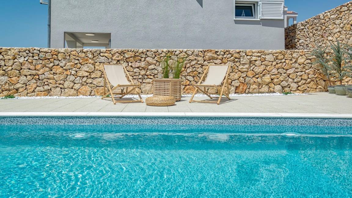 115 M² Villa ∙ 2 Makuuhuonetta ∙ 4 Vierasta - Karlobag