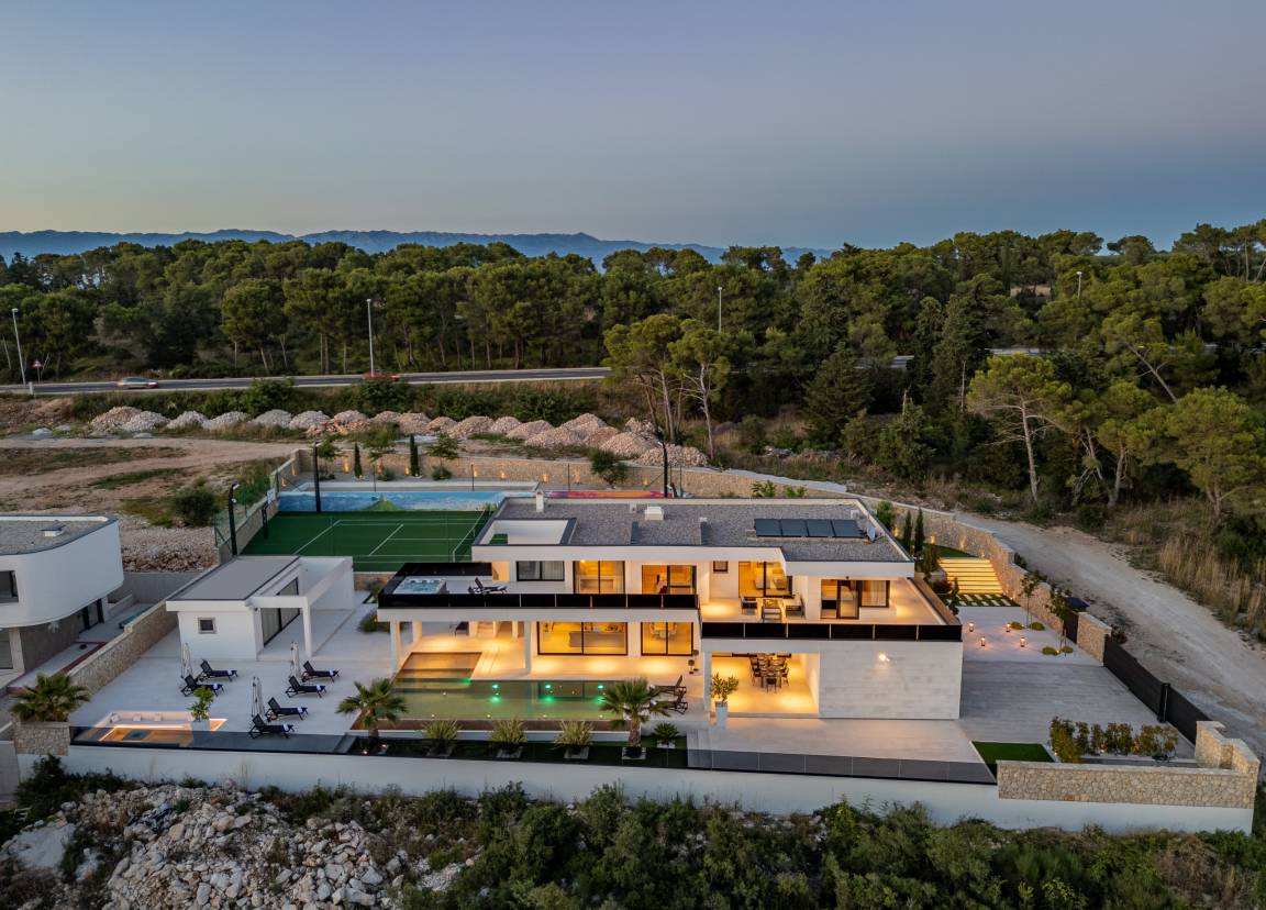 300 M² Villa ∙ 4 Sovrum ∙ 10 Gäster - Bibinje
