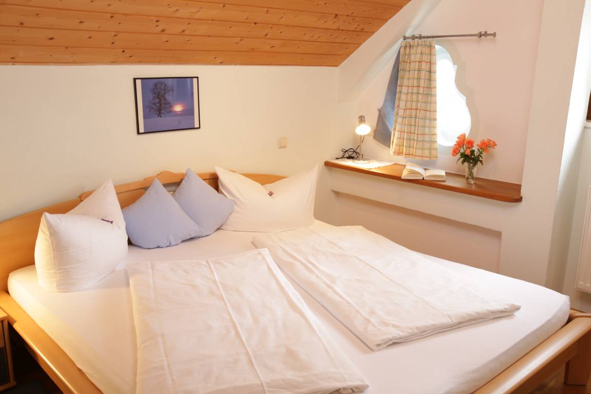 53 M² Ferienwohnung ∙ 2 Schlafzimmer ∙ 4 Gäste - Taching am See