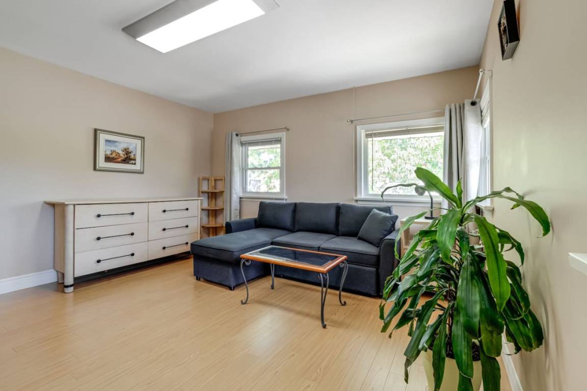 1000 M² House ∙ 3 Bedrooms ∙ 6 Guests - Ontario
