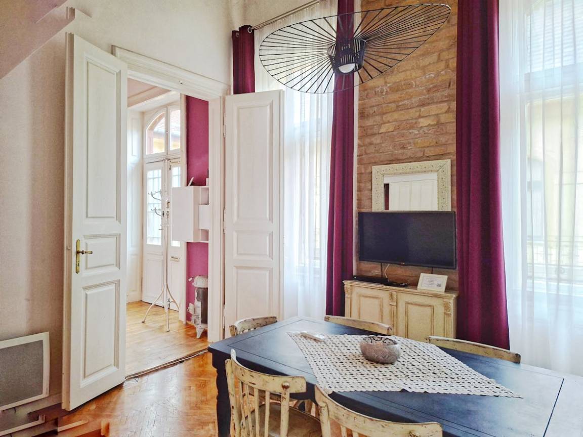 65 M² Apartment ∙ 2 Bedrooms ∙ 4 Guests - Budapest