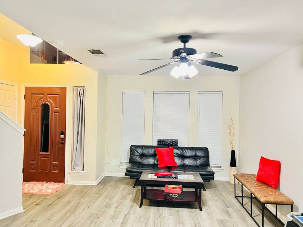 House ∙ 3 Bedrooms ∙ 11 Guests - Austin, TX