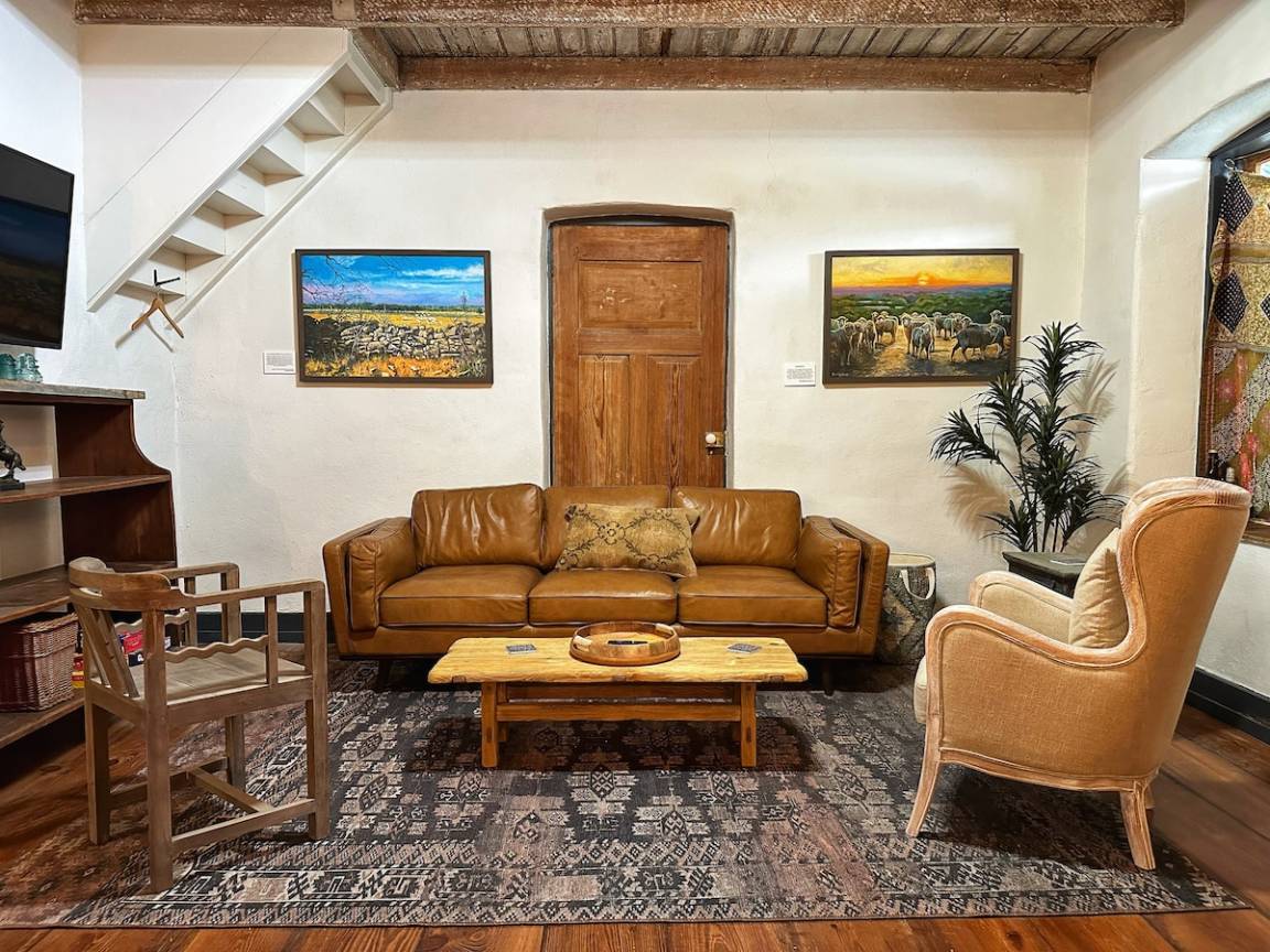 House ∙ 3 Bedrooms ∙ 13 Guests - Fredericksburg, TX