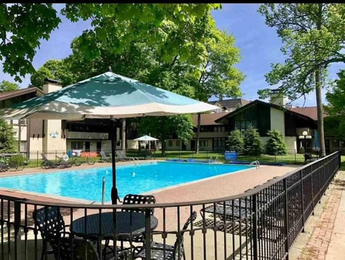 Apartment ∙ 4 Bedrooms ∙ 14 Guests - Boyne City, MI