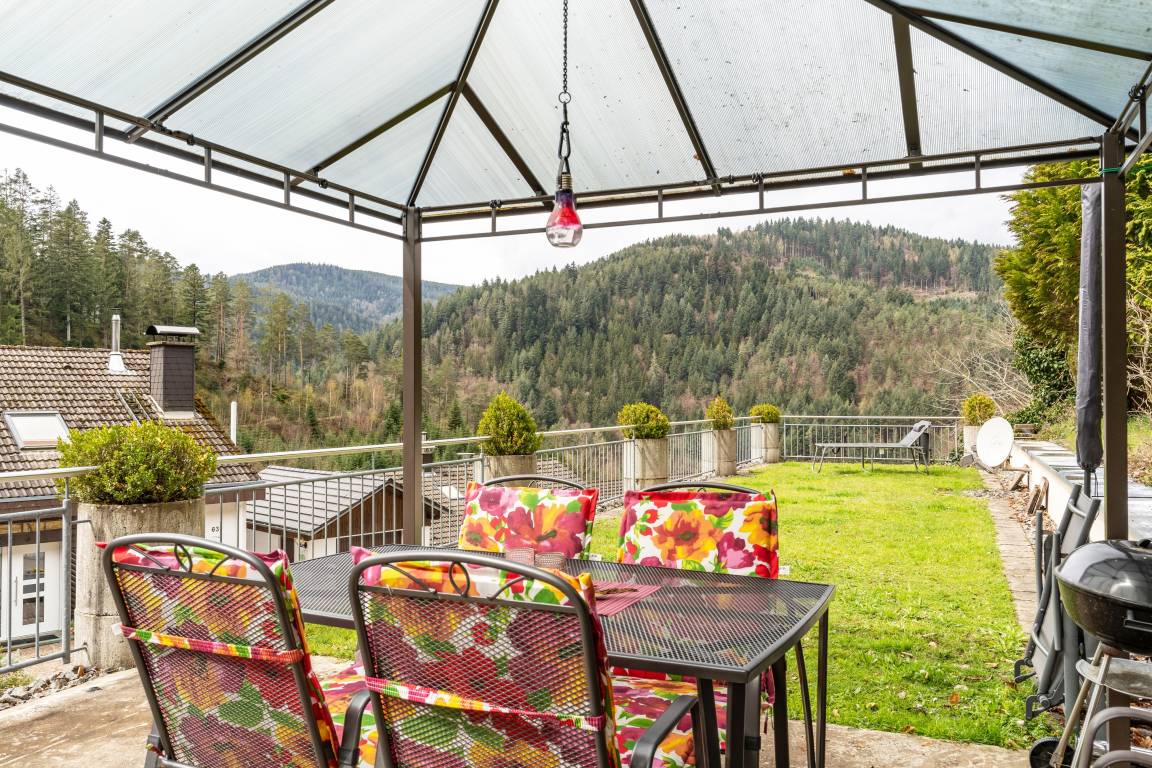95 M² Ferienhaus ∙ 2 Schlafzimmer ∙ 4 Gäste - Hornberg