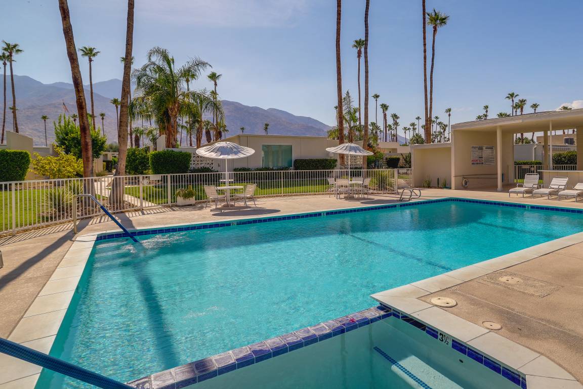 140 M² Apartment ∙ 2 Bedrooms ∙ 4 Guests - Palm Springs, CA