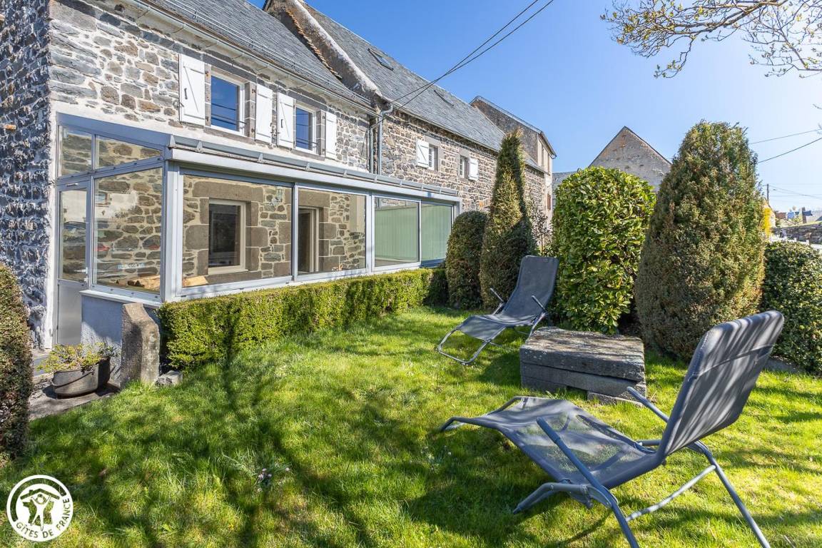 60 M² Gîte ∙ 2 Chambres ∙ 4 Personnes - Orcival