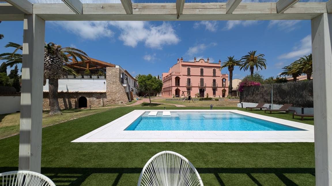 821 M² Talo ∙ 4 Makuuhuonetta ∙ 10 Vierasta - Sitges