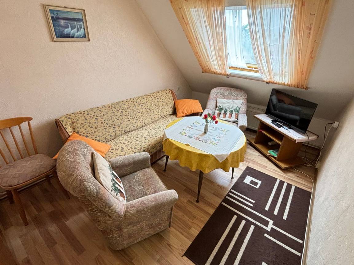 35 M² Huoneisto ∙ 1 Makuuhuone ∙ 2 Vierasta - Hinte