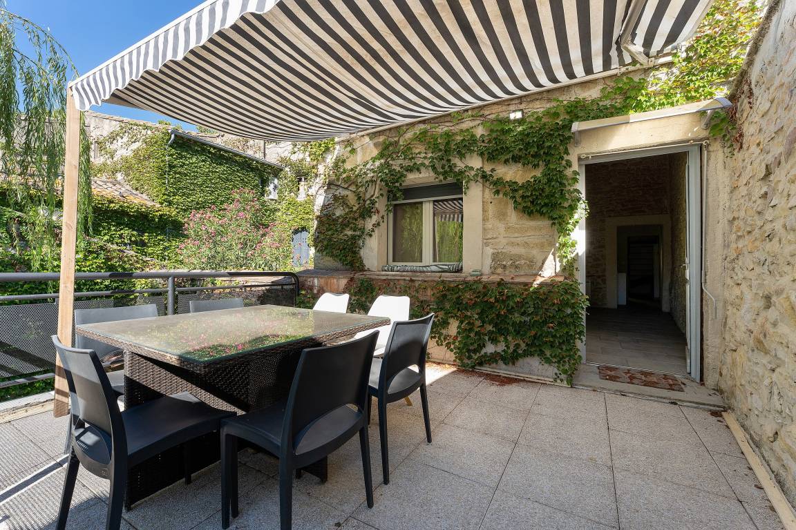90 M² Maison De Vacances ∙ 3 Chambres ∙ 6 Personnes - Nîmes