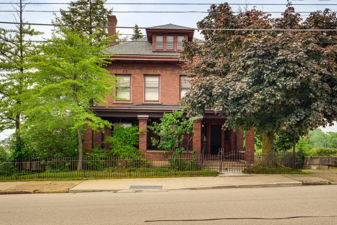 315 M² House ∙ 5 Bedrooms ∙ 10 Guests - Erie, PA