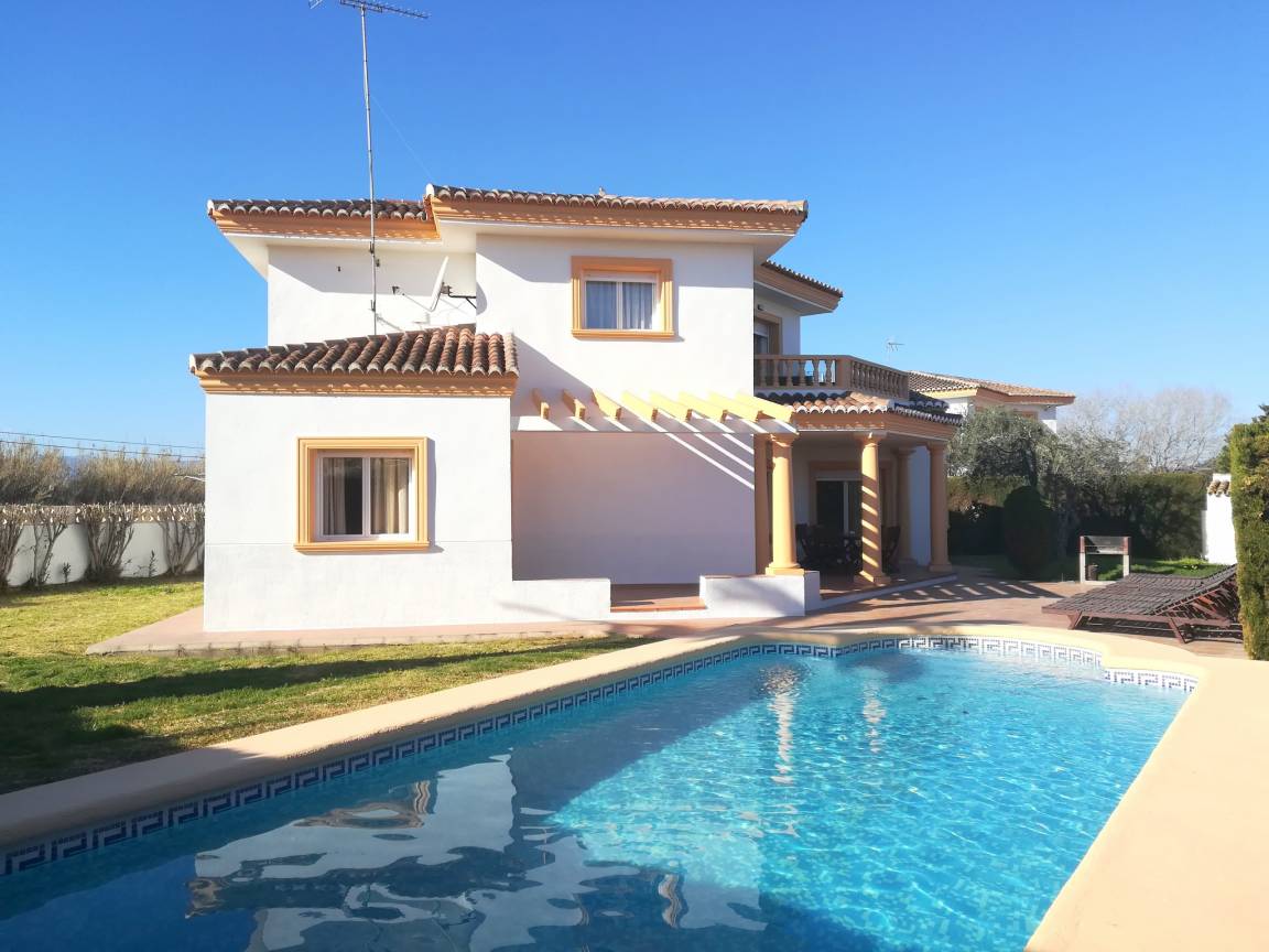 150 M² Villa ∙ 4 Schlafzimmer ∙ 8 Gäste - Dénia