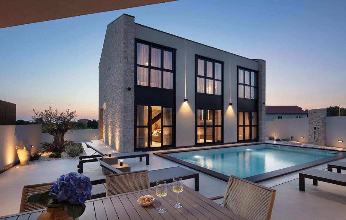 200 M² House ∙ 3 Bedrooms ∙ 8 Guests - Zadar
