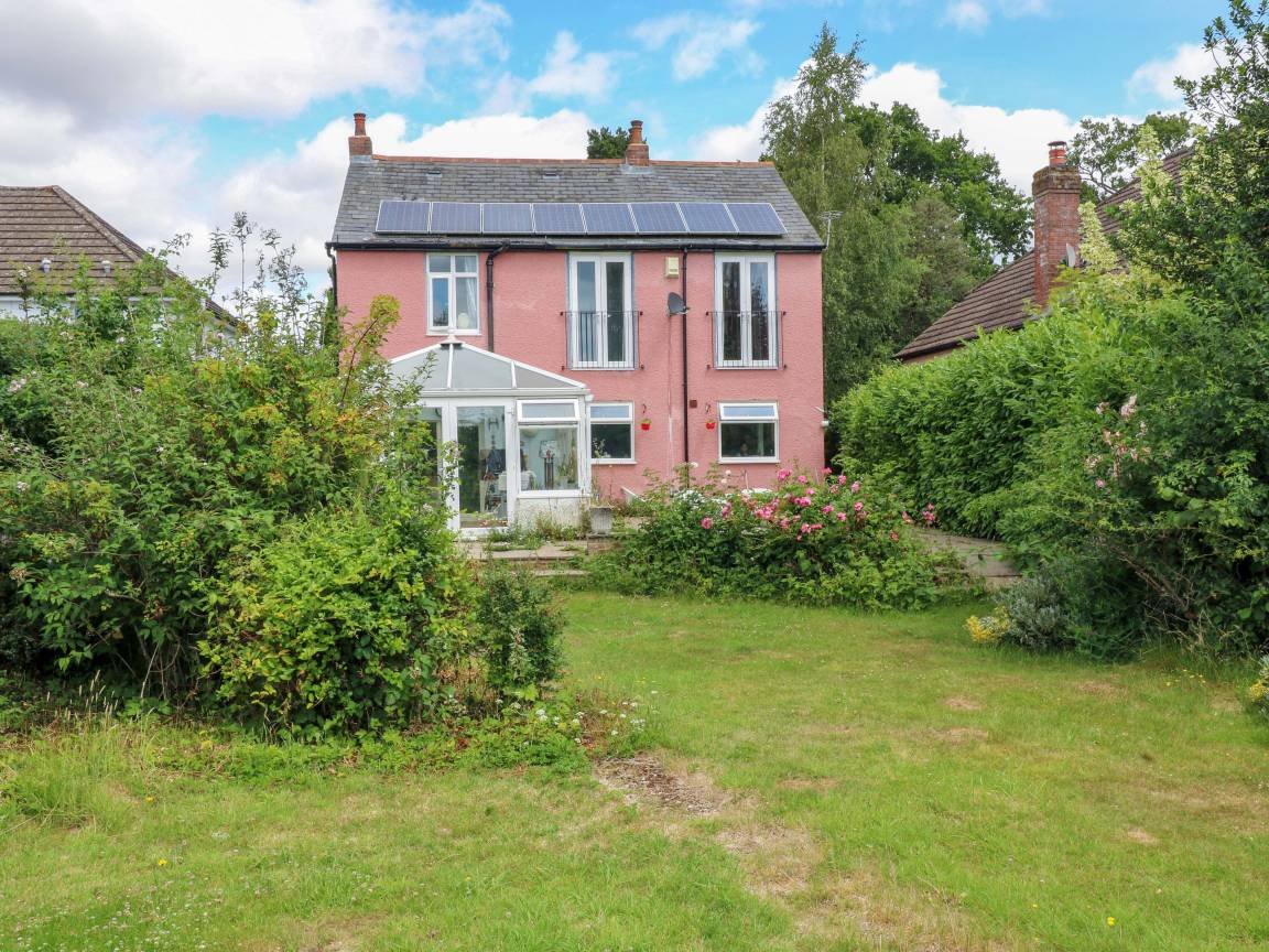 Cottage ∙ 4 Bedrooms ∙ 8 Guests - Beaconsfield, UK
