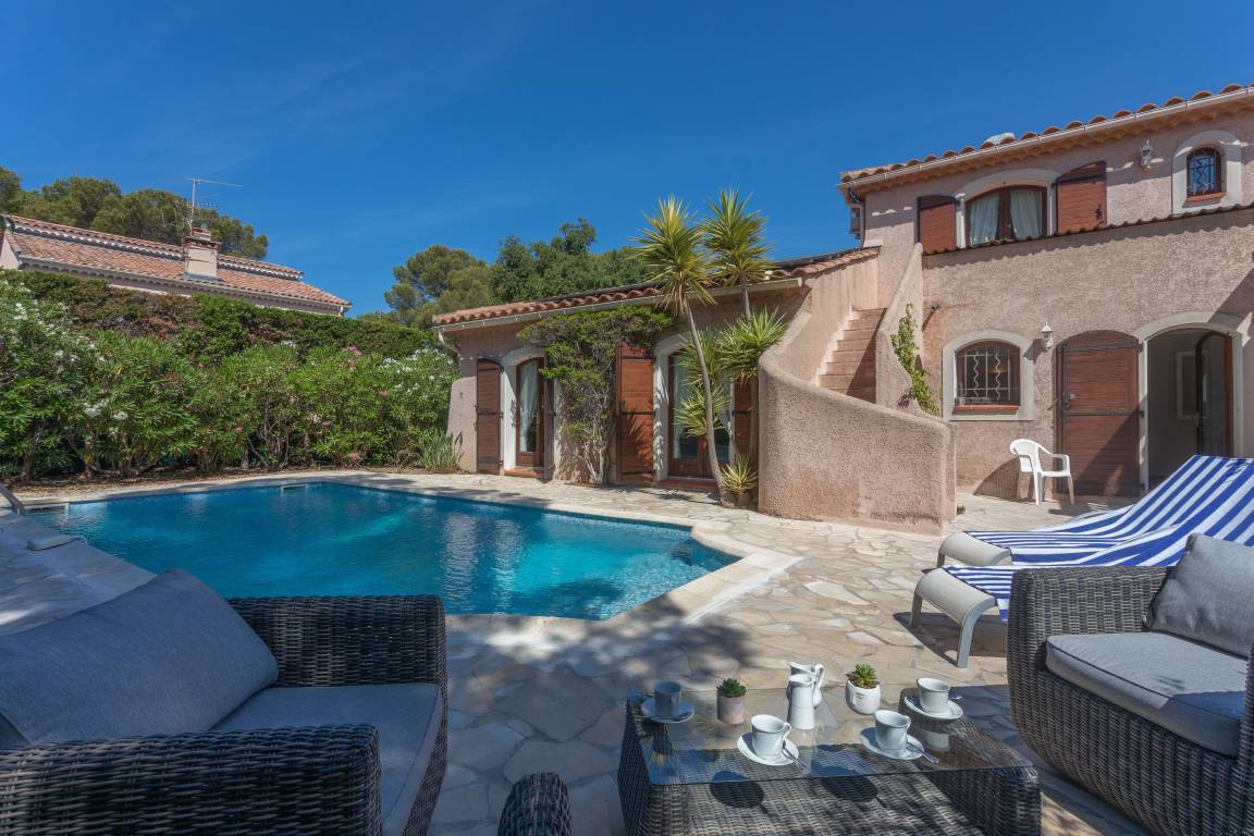 200 M² Villa ∙ 4 Chambres ∙ 8 Personnes - Fréjus