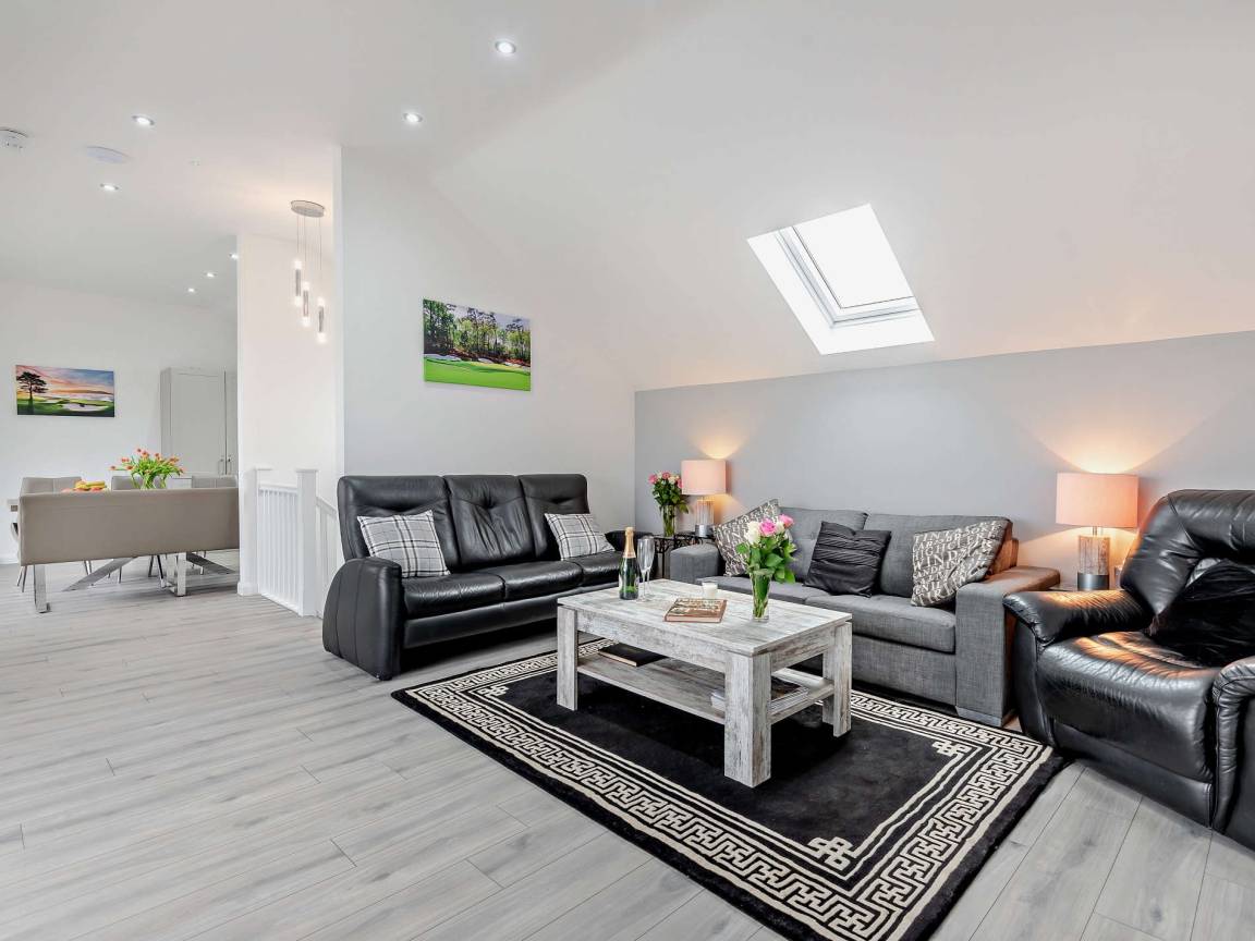 Cottage ∙ 4 Bedrooms ∙ 8 Guests - Lincoln