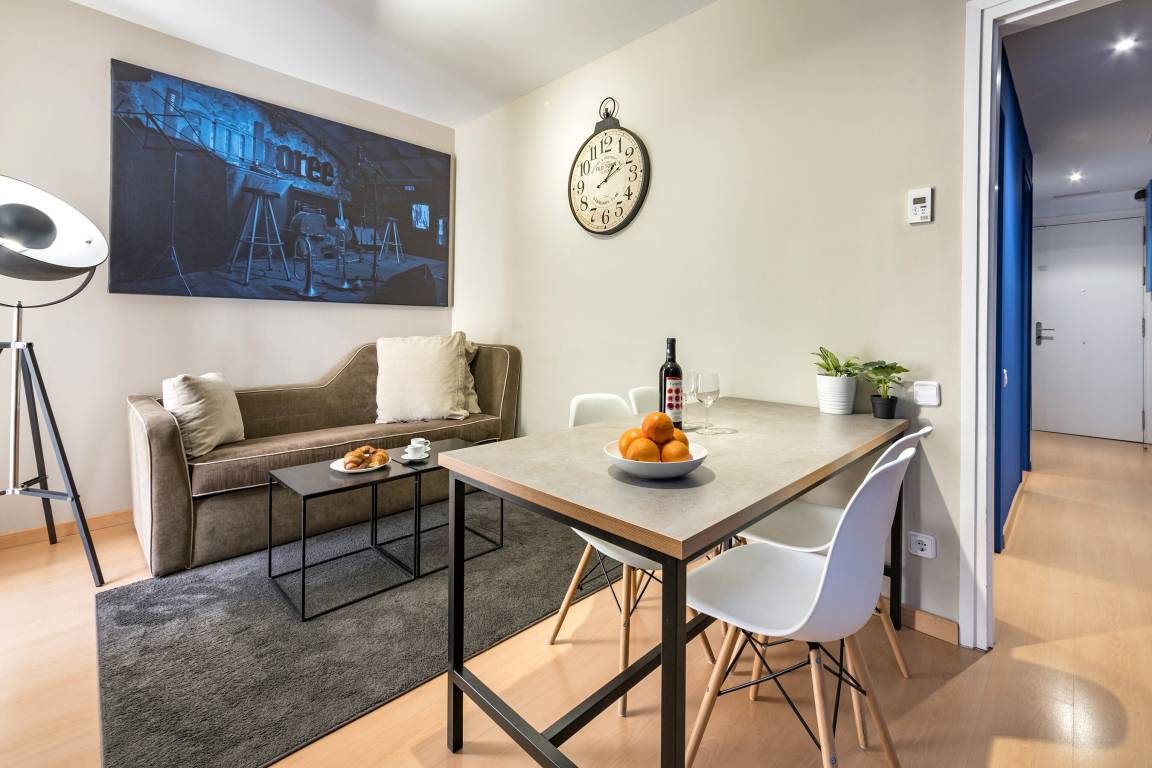 44 M² Apartamento ∙ 2 Habitaciones ∙ 4 Huéspedes - Badalona