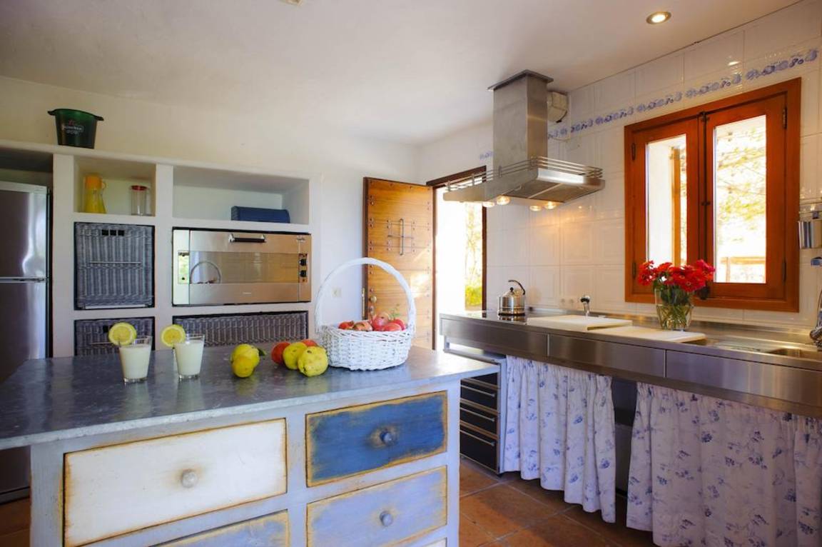 Villa ∙ 5 Bedrooms ∙ 9 Guests - Cala d'Or