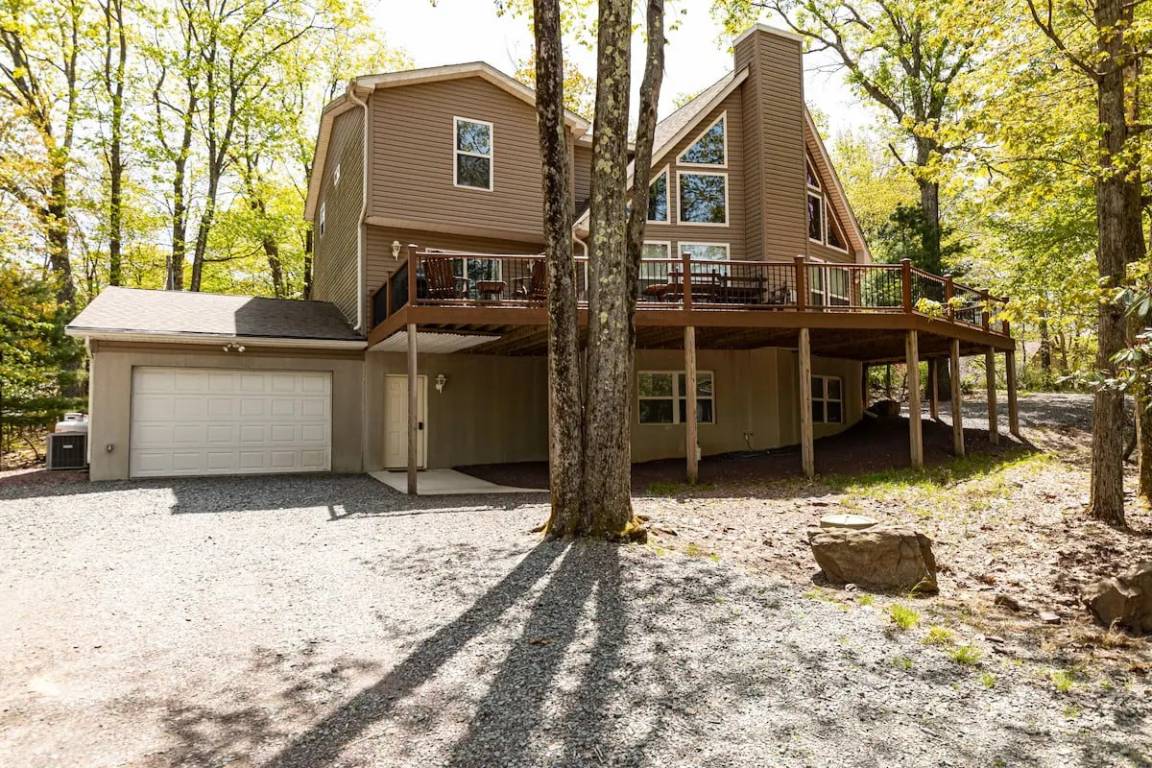 418 M² House ∙ 8 Bedrooms ∙ 20 Guests - Lake Harmony, PA