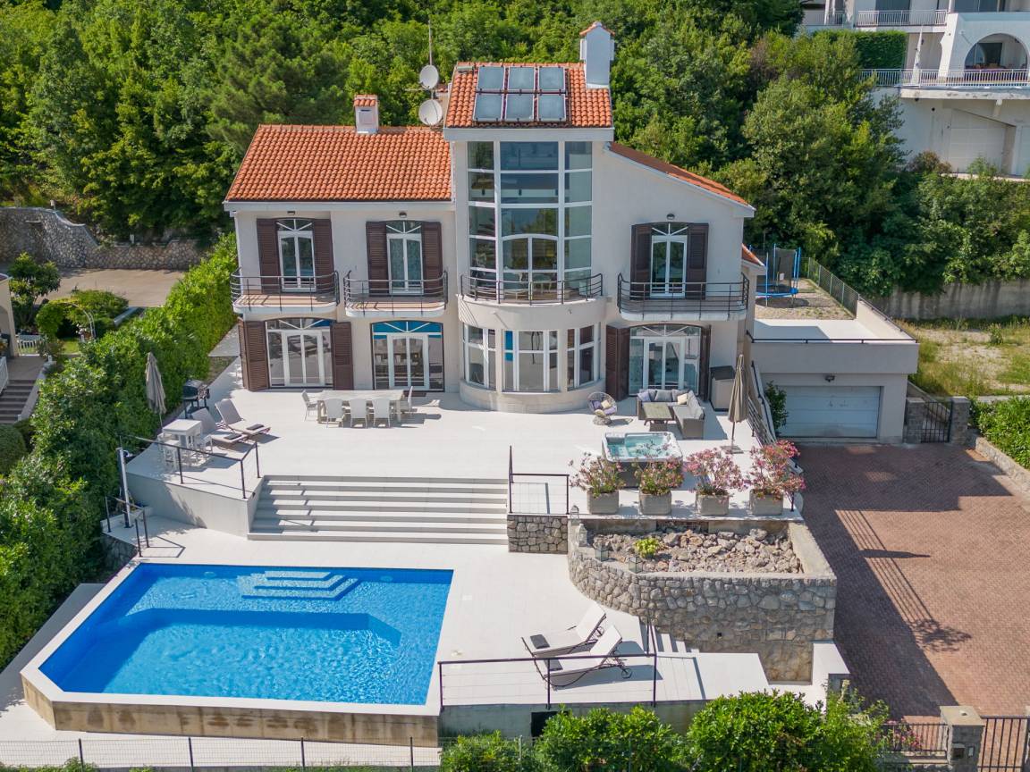 388 M² Villa ∙ 5 Bedrooms ∙ 10 Guests - Opatija
