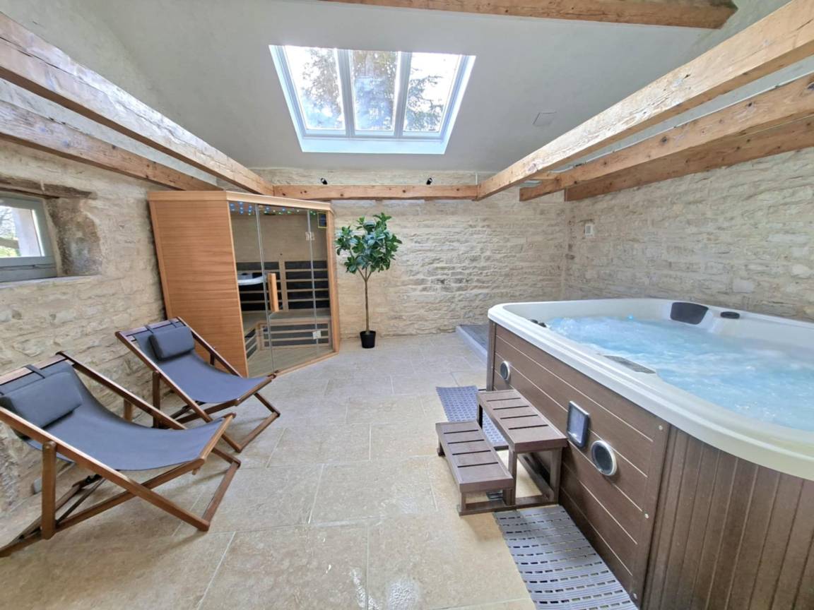 200 M² Cottage ∙ 6 Bedrooms ∙ 12 Guests - Beaune