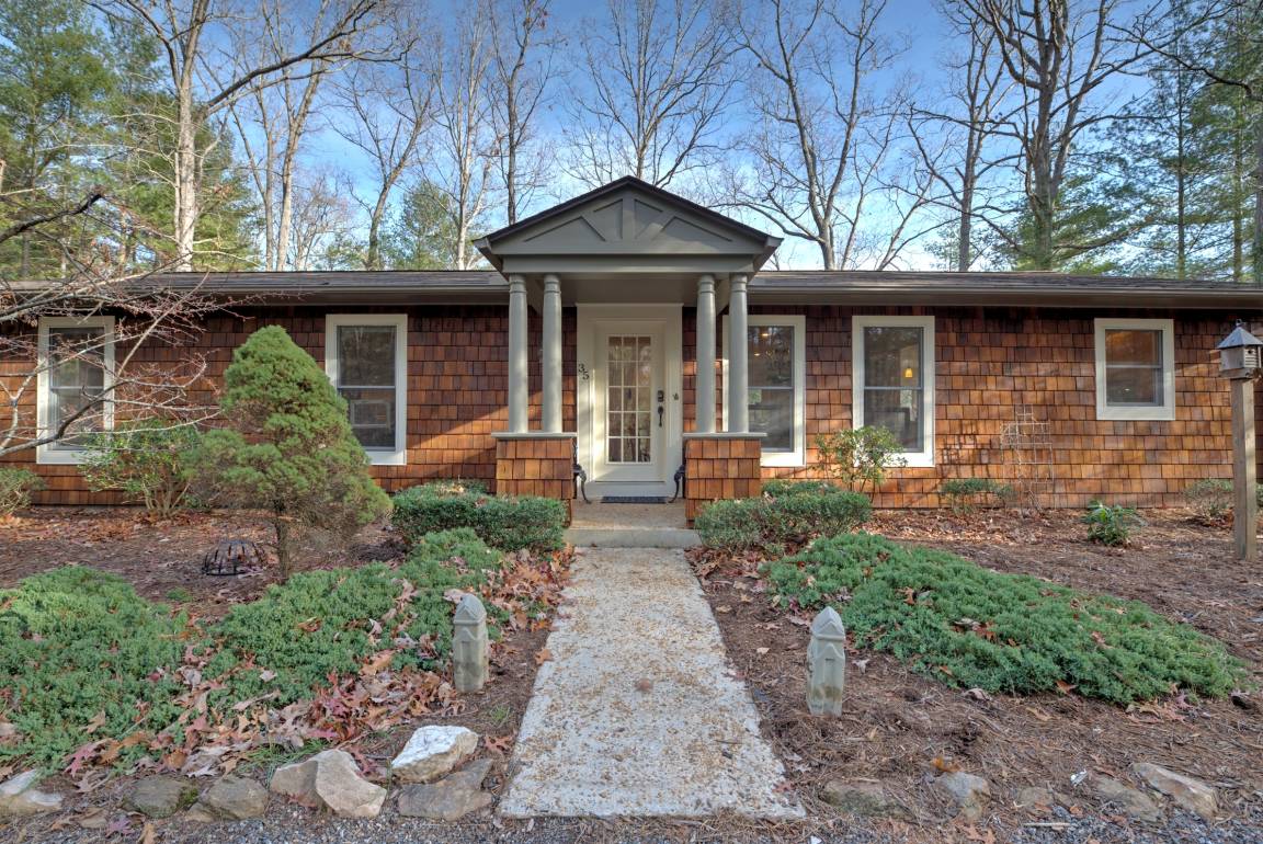 House ∙ 3 Bedrooms ∙ 4 Guests - Asheville, NC