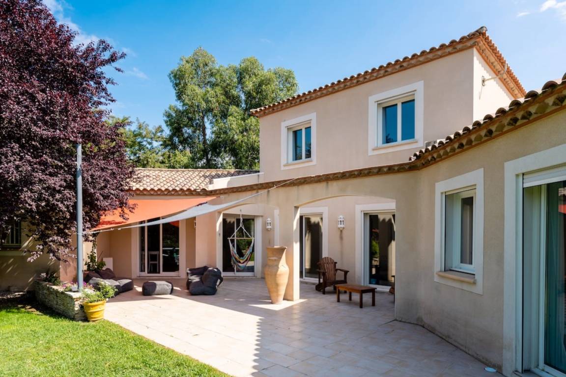 250 M² Villa ∙ 4 Chambres ∙ 8 Personnes - Béziers