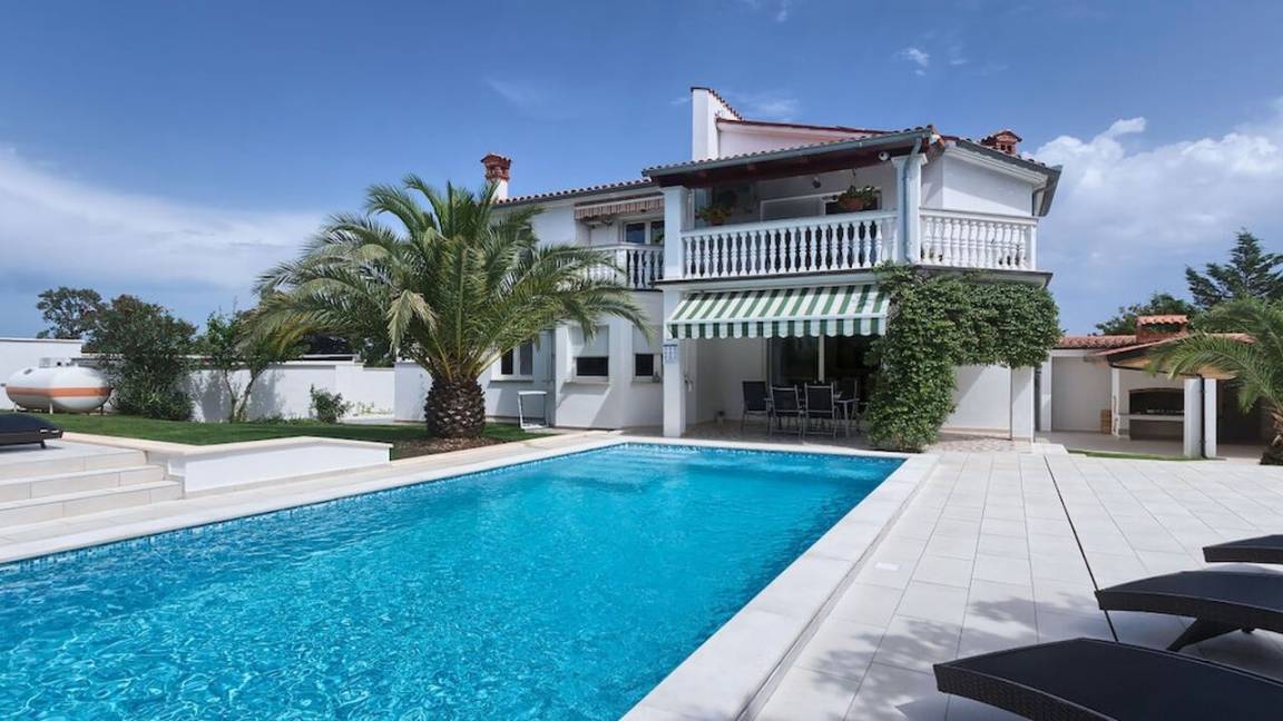 300 M² Apartment ∙ 5 Bedrooms ∙ 12 Guests - Peroj