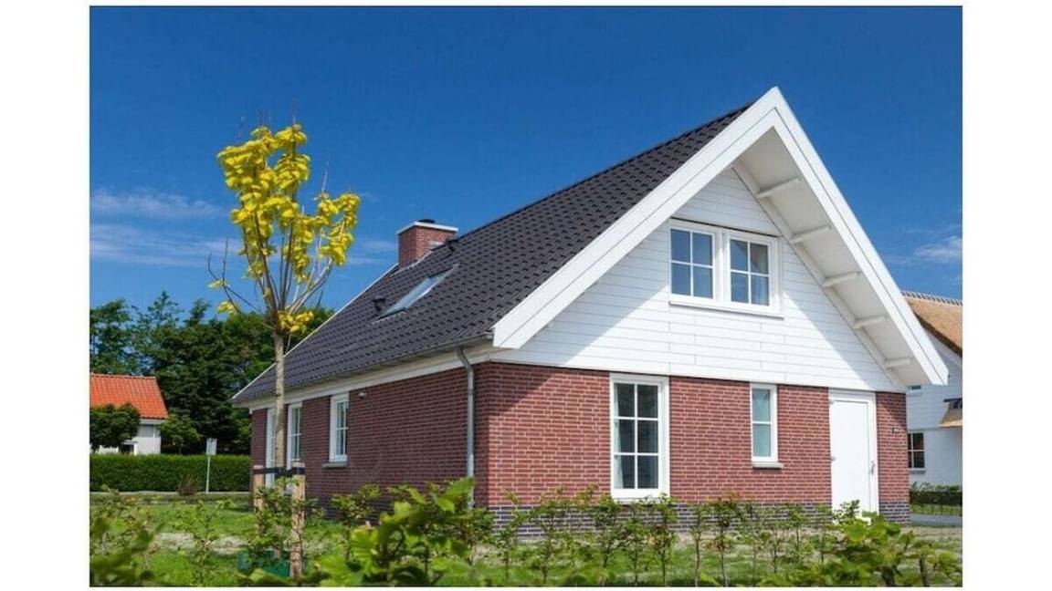 150 M² House ∙ 4 Bedrooms ∙ 8 Guests - Lisse