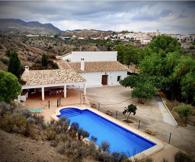 300 M² Casa ∙ 6 Habitaciones ∙ 12 Huéspedes - Albox