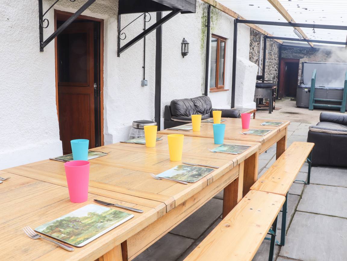 Cottage ∙ 8 Bedrooms ∙ 17 Guests - North Wales