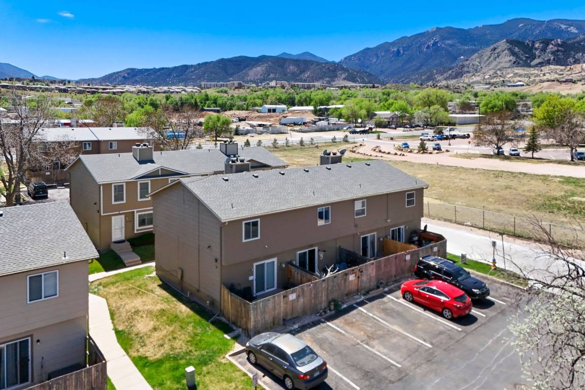 118 M² House ∙ 2 Bedrooms ∙ 4 Guests - Colorado Springs, CO