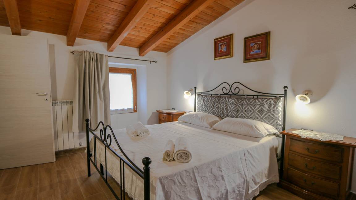 75 M² Appartamento Vacanza ∙ 2 Camere Da Letto ∙ 4 Ospiti - Fonni