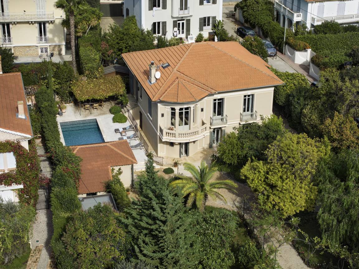 216 M² Villa ∙ 5 Bedrooms ∙ 10 Guests - Cannes