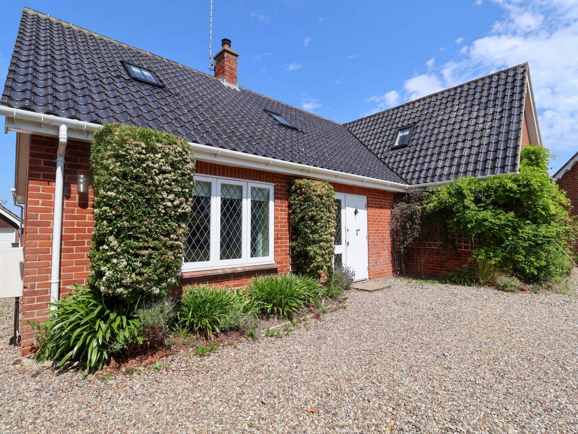 Cottage ∙ 4 Bedrooms ∙ 8 Guests - Dunwich