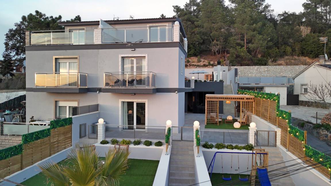 118 M² Casa ∙ 4 Habitaciones ∙ 9 Huéspedes - Santa Coloma de Farners