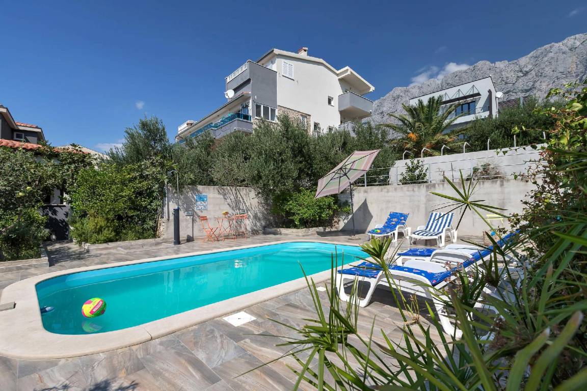 140 M² Ferienwohnung ∙ 3 Schlafzimmer ∙ 7 Gäste - Baška Voda