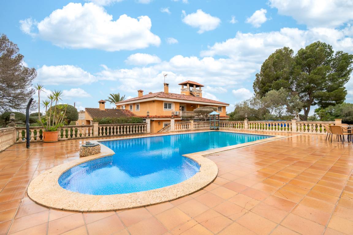 240 M² House ∙ 4 Bedrooms ∙ 10 Guests - Palma