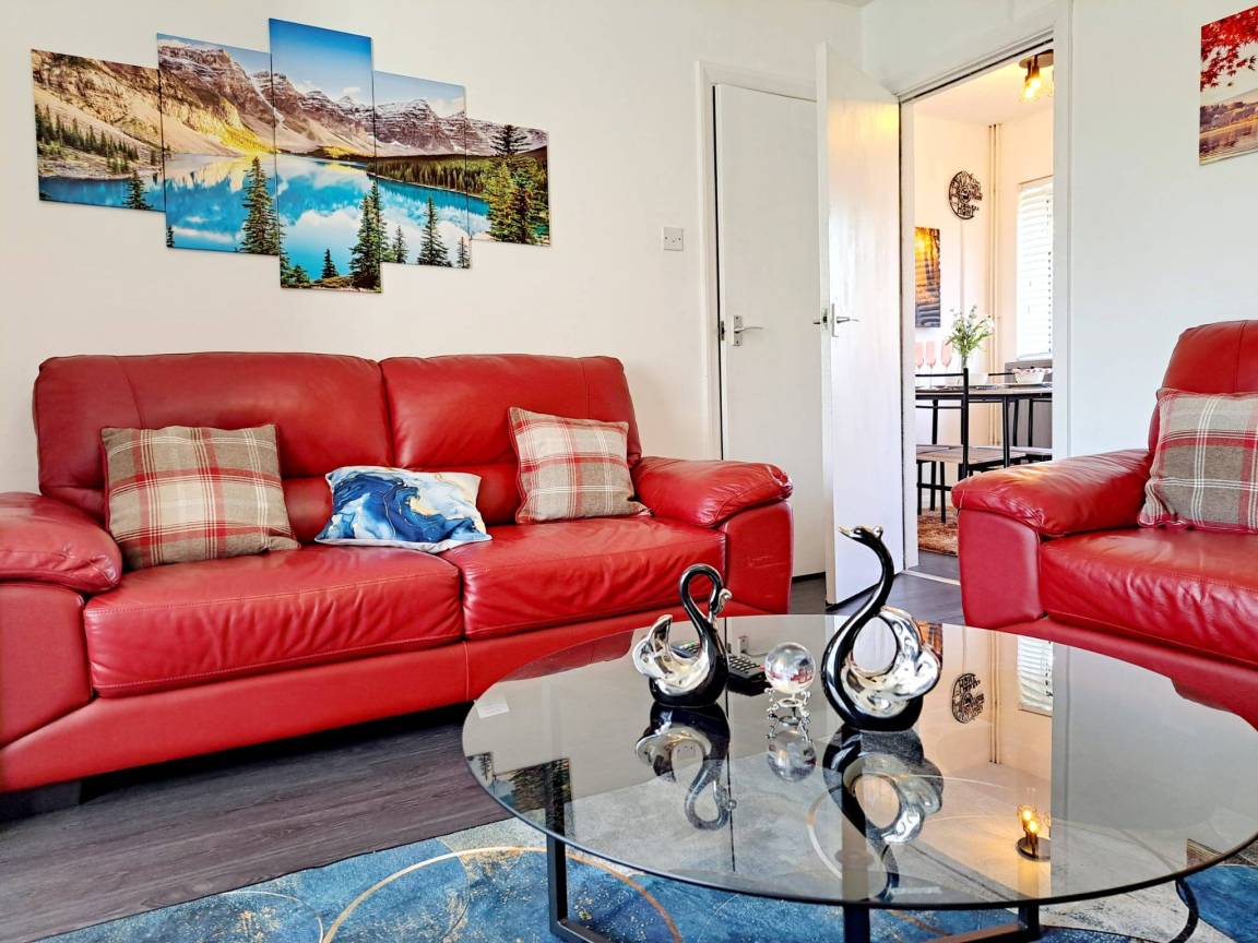 140 M² House ∙ 2 Bedrooms ∙ 5 Guests - Leeds