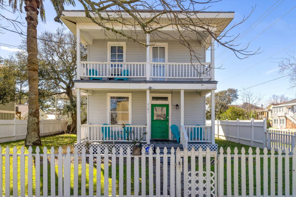 166 M² House ∙ 4 Bedrooms ∙ 10 Guests - Galveston, TX