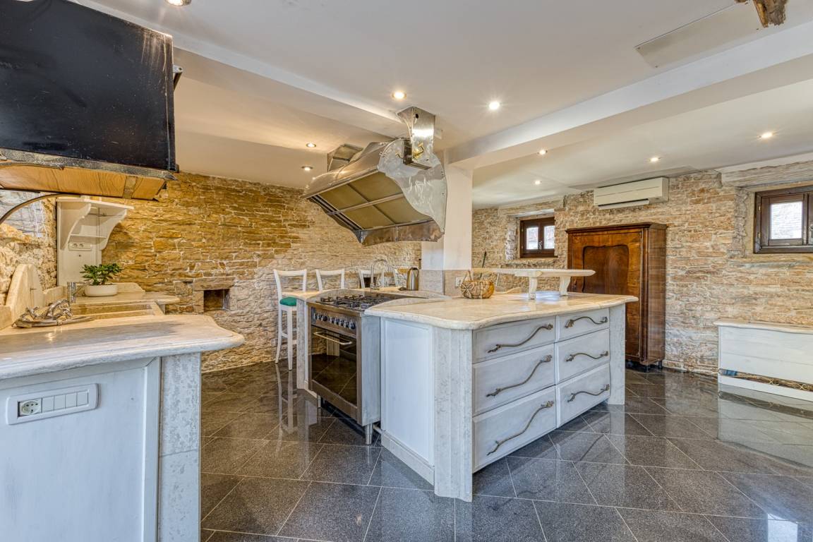 210 M² Ferienhaus ∙ 3 Schlafzimmer ∙ 8 Gäste - Pazin