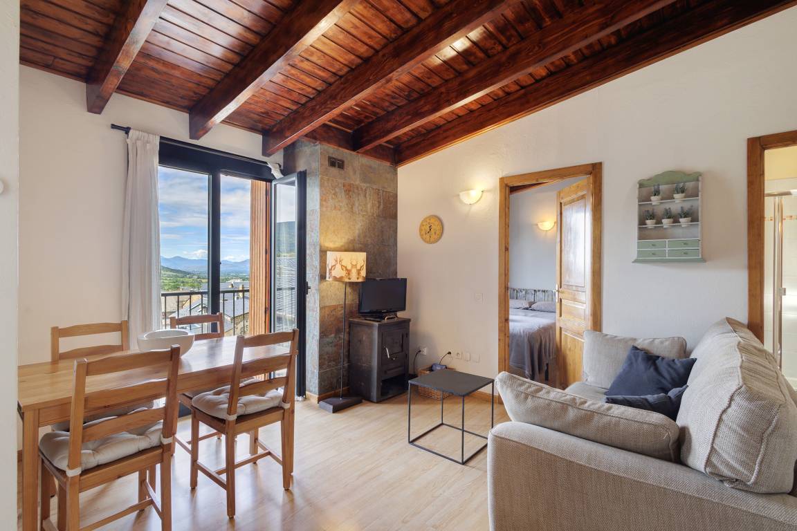 70 M² Appartement ∙ 2 Chambres ∙ 4 Personnes - Osséja