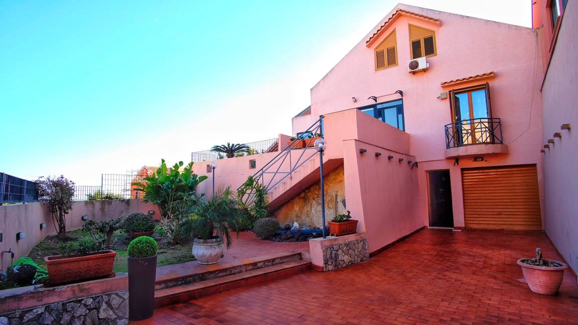 Villa ∙ 4 Bedrooms ∙ 7 Guests - Messina