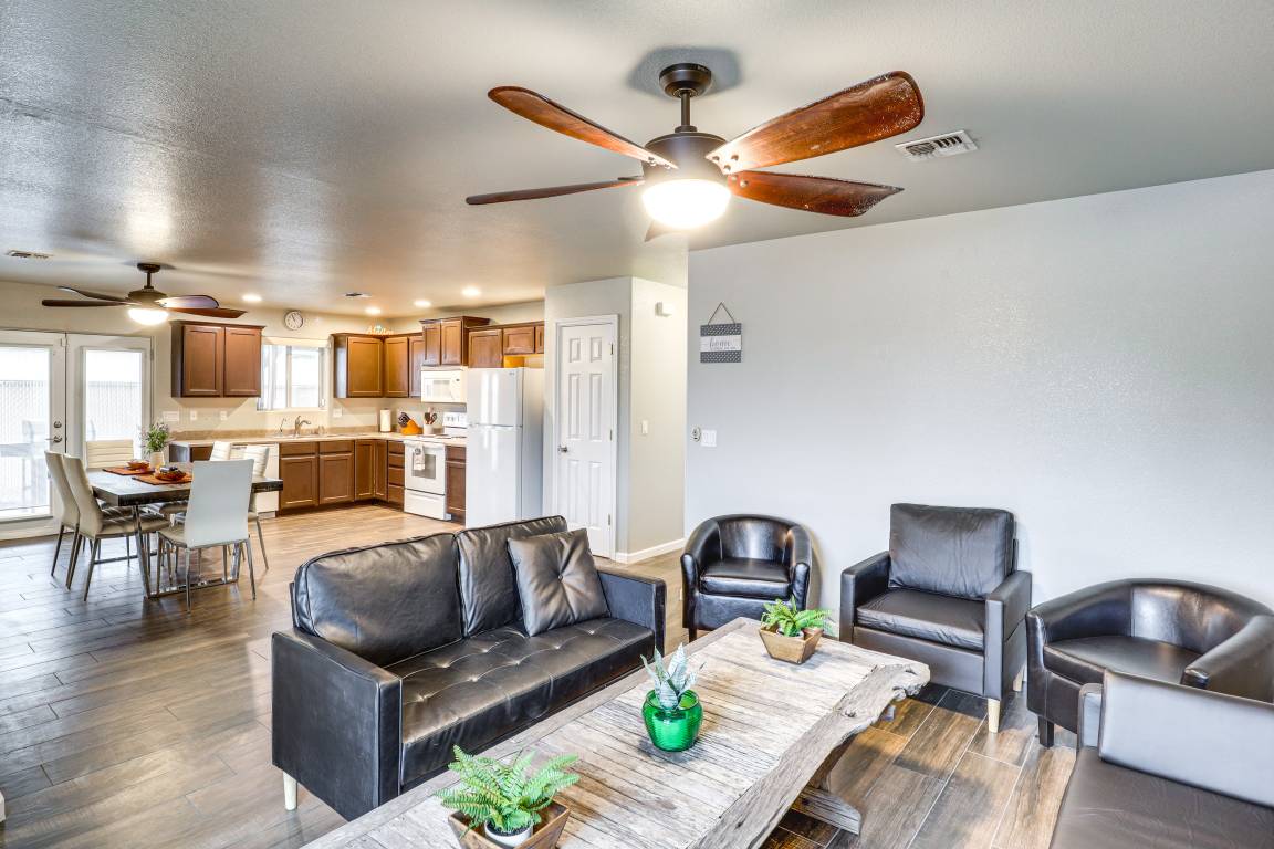 111 M² Ferienhaus ∙ 3 Schlafzimmer ∙ 6 Gäste - Bullhead City, AZ