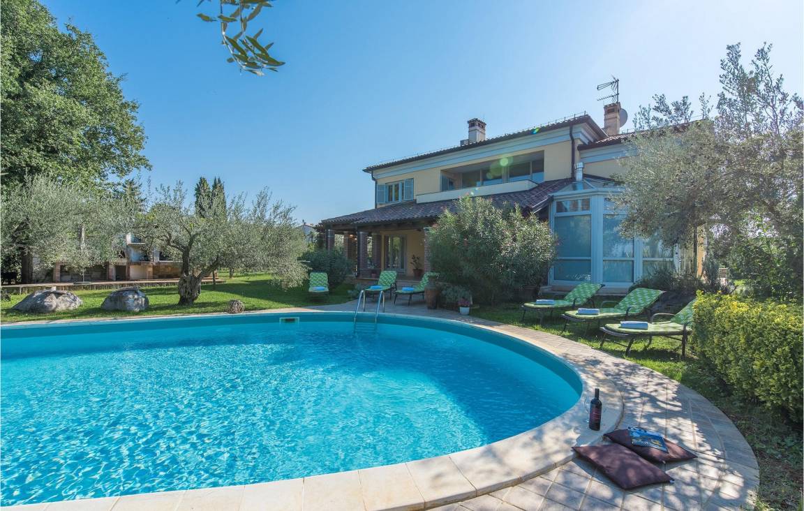 250 M² House ∙ 5 Bedrooms ∙ 10 Guests - Porec