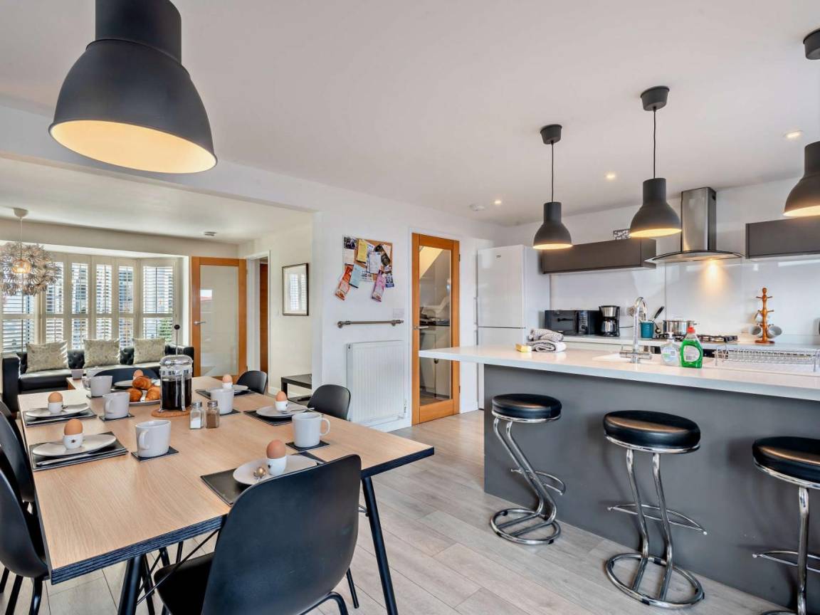 코티지 (자연 속의 작은 별장) ∙ 침실 3개 ∙ 게스트 6명 - 홀트