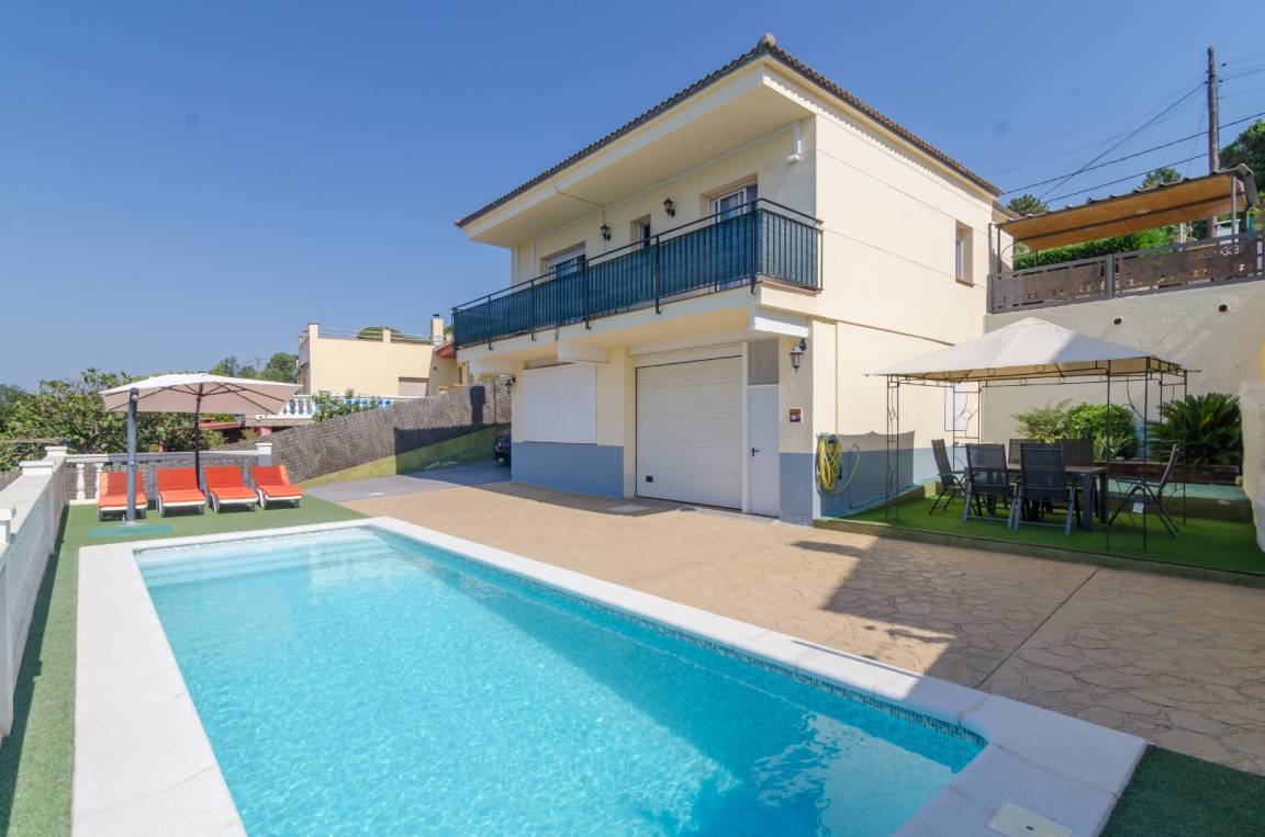 70 M² Villa ∙ 3 Slaapkamers ∙ 6 Gasten - Blanes