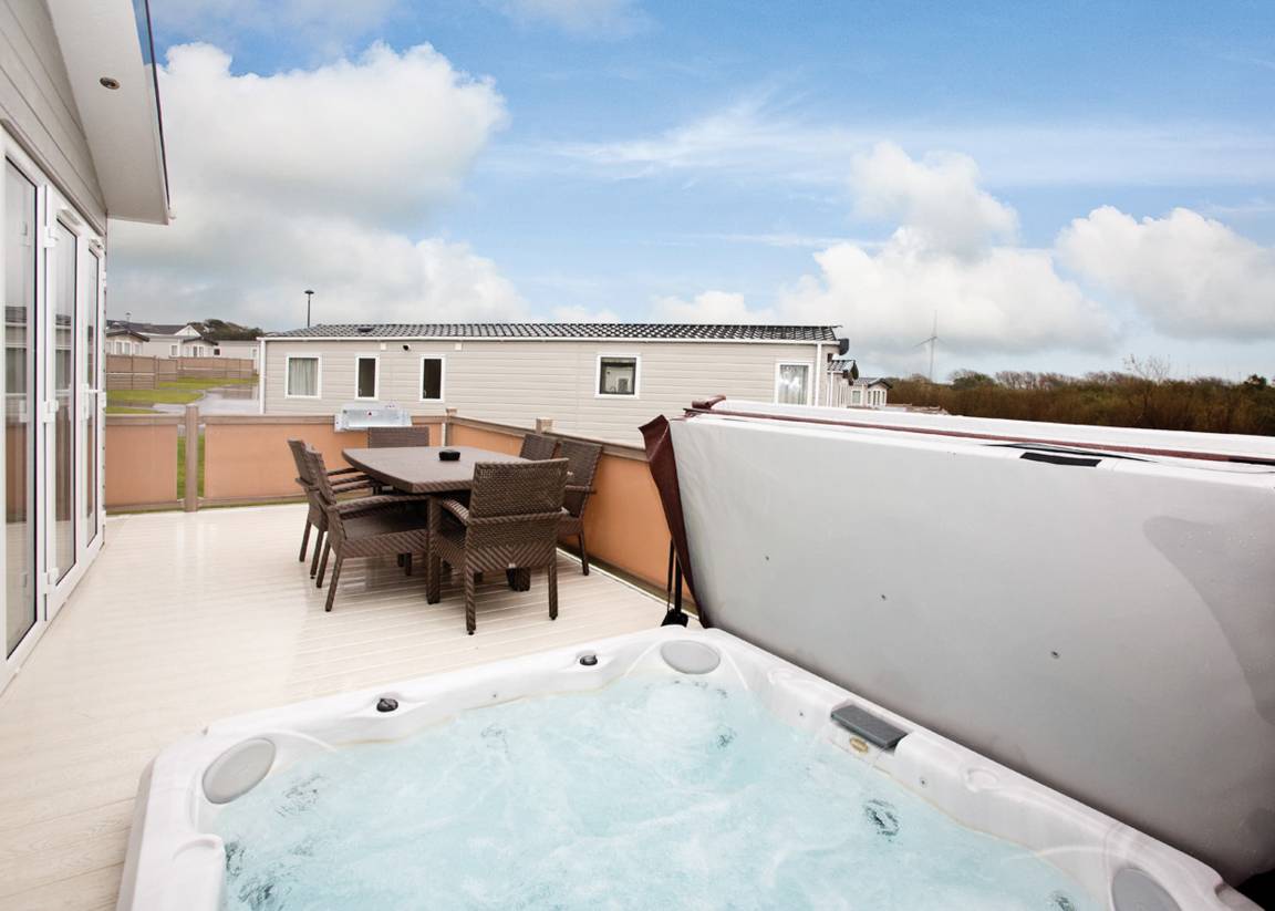 Chalet ∙ 4 Bedrooms ∙ 8 Guests - Mawgan Porth